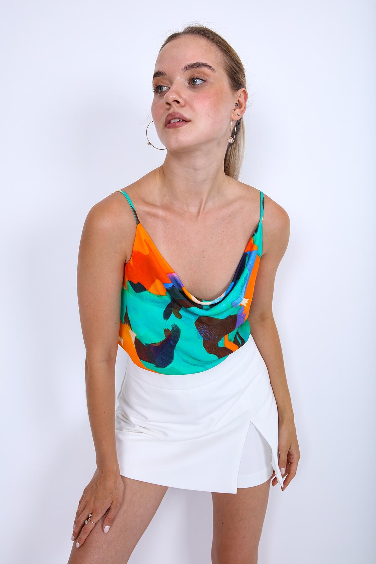 Degaje Yaka Desenli İp Askılı Bluz | Vitrin